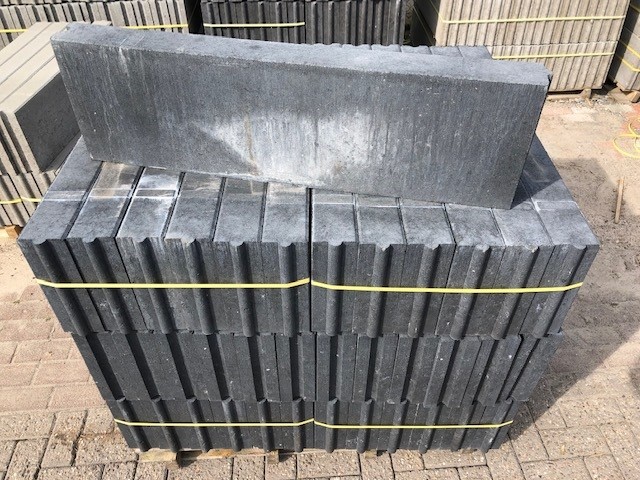 Opsluitband 10x30x100cm antraciet | Steenbergen Sierbestrating